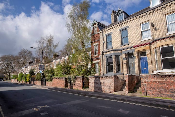Stunning Stylish House In York - York