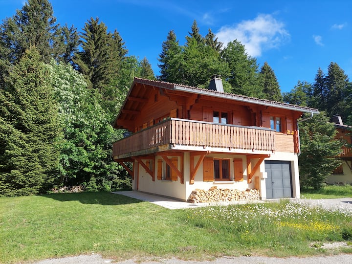 Chalet Dans Le Haut Jura
- Station Des Rousses - - Lamoura