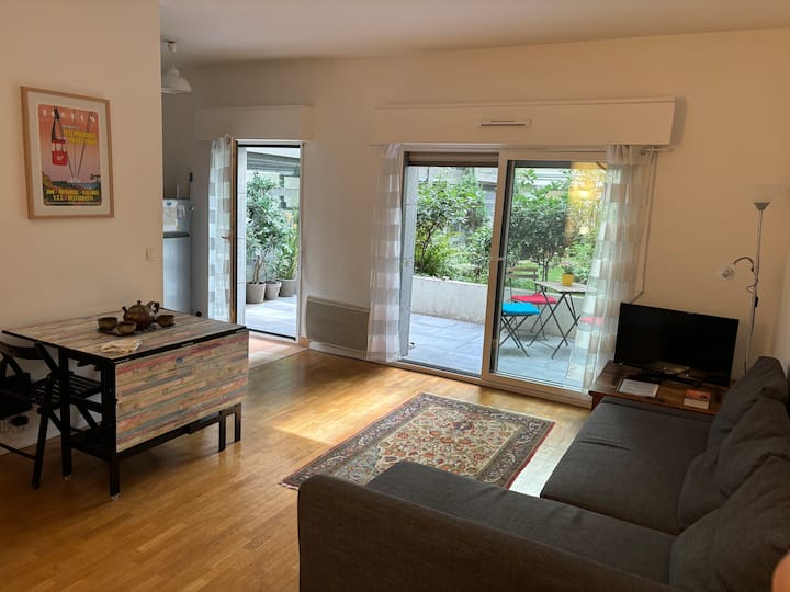 Paris 18ème Place Clichy 2p Avecterrasse Et Pkg - Paris