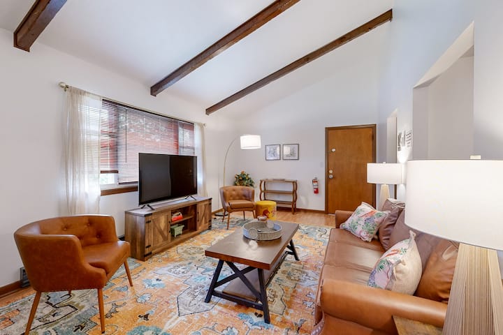 Top-floor Quiet Clean Apartment - 康科特