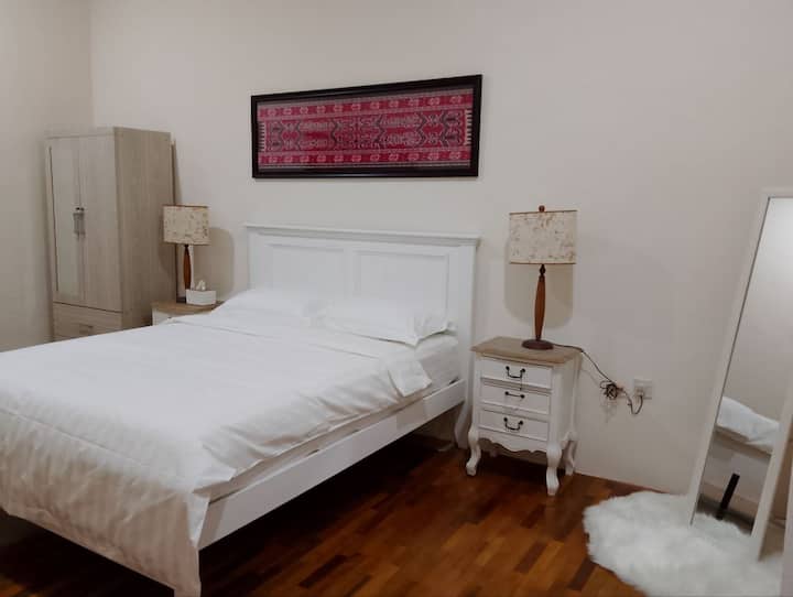 Semi-d, 10 Mins To Kuching City - Kuching