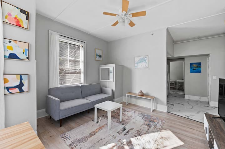 Beautiful Brownstone Apartment - Portland, ME