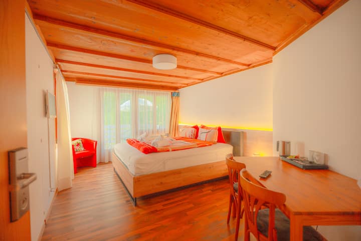Lake View Double Room No. 6 - Brienz
