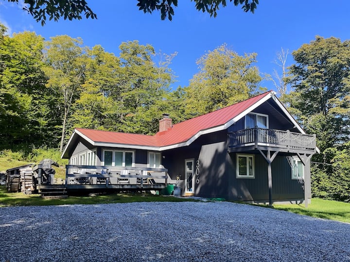 Alpine Chalet- Pico, Fireplace, Grill, Tree House - Killington, VT