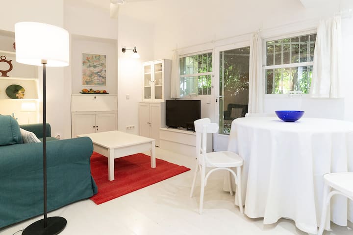 Nice House With Courtyard In Puerta Del Angel - Madrid