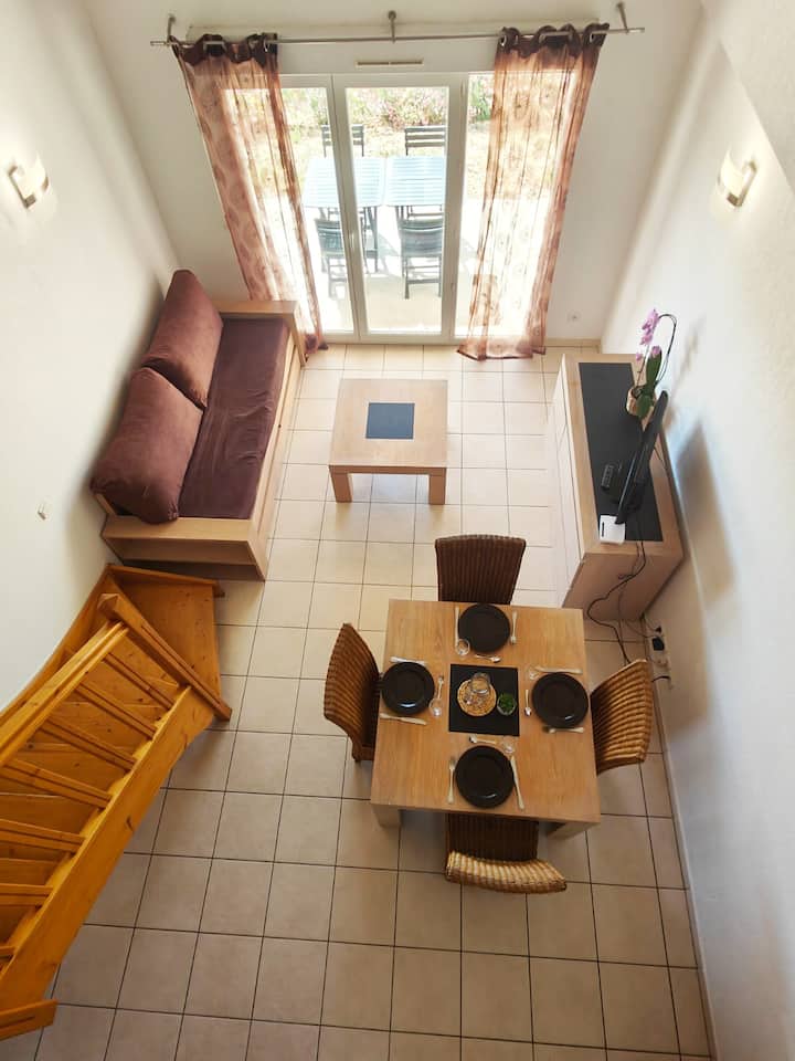 Studio Mezzanine Dans Résidence Tourisme - Signes