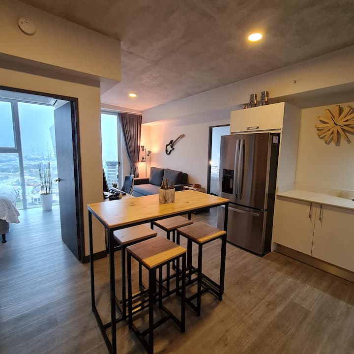 Luxury Penthouse King Bed & City Views - San José, Costa Rica