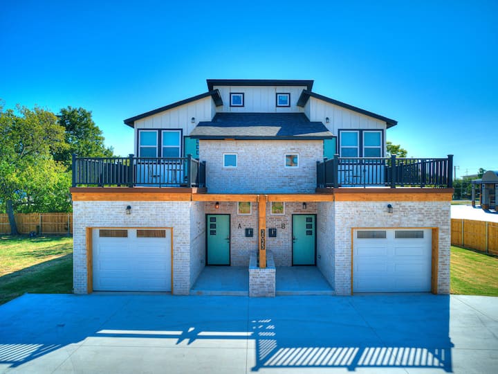 Charming Okc Duplex Modern 2-bed, 2.5-bath (Unita) - Oklahoma City, OK