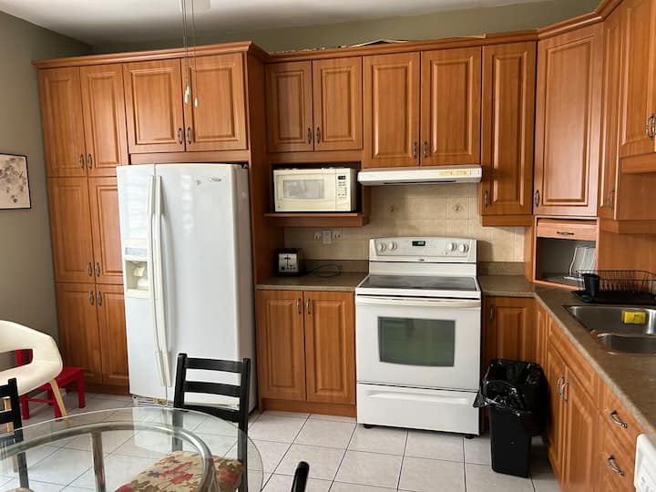 Private Room Near, 5 Minutes Walk Metro Angrignon - Montreal