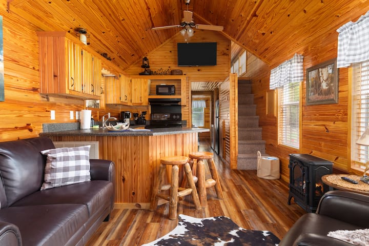 New~hot Tub ~ Firepit~ Cozy~ Wifi - Stanley, VA