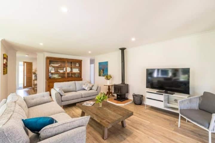 Lake Edge Retreat - Busselton