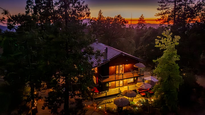 The Bass Lake Victorian Villa | Game Room, Hot Tub - Bass Lake, CA