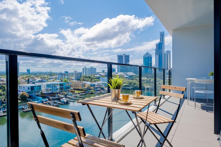 Water View Oasis: 2br, Pool - Surfers Paradise