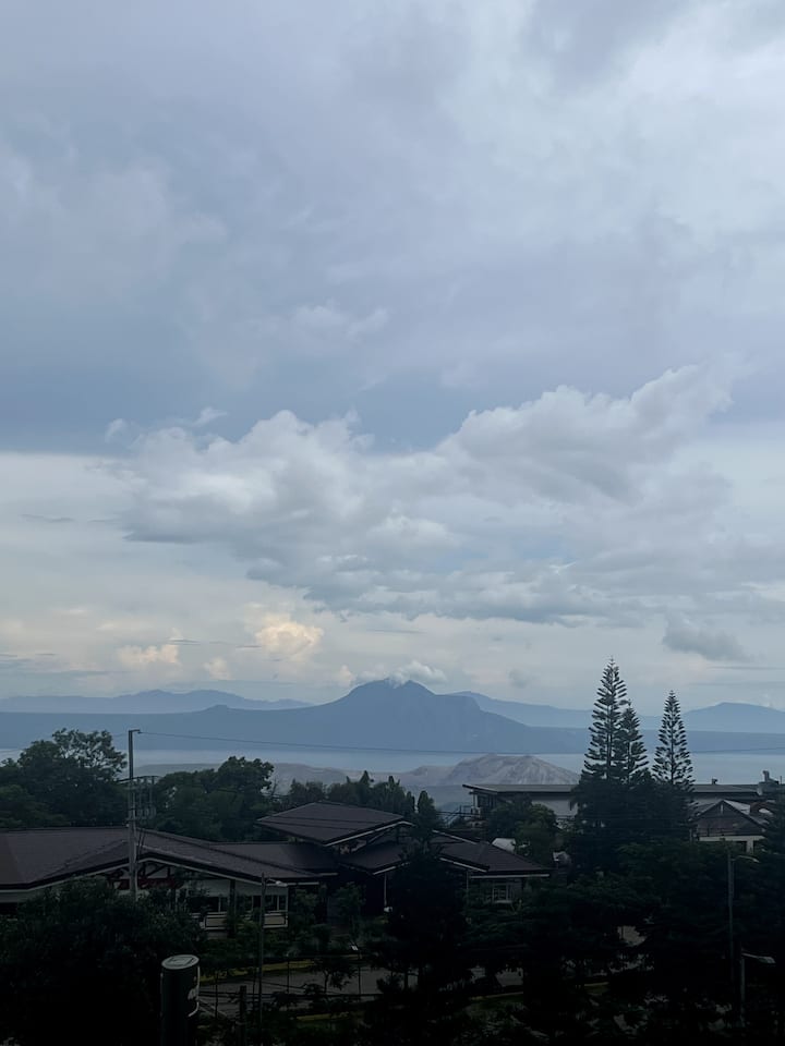 Stunning View Of Taal Volcano - Alfonso