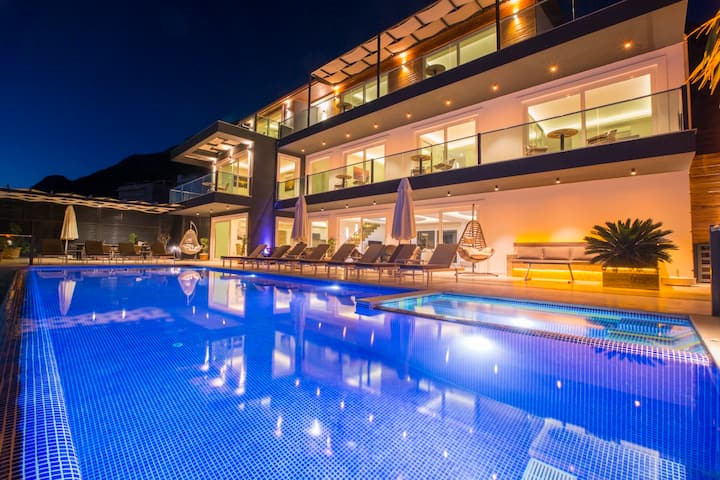 Kalkan'da Ultra Lüks Kiralık Tatil Villası - Kalkan