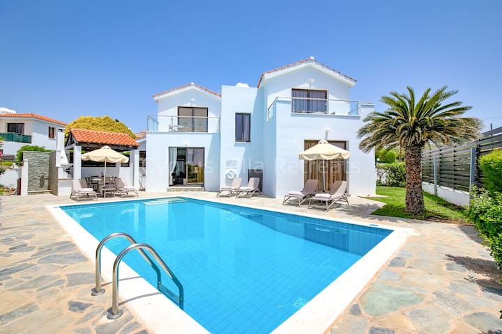 Villa Tulipa, By Cyprusvillaretreatsdotcom - Paphos
