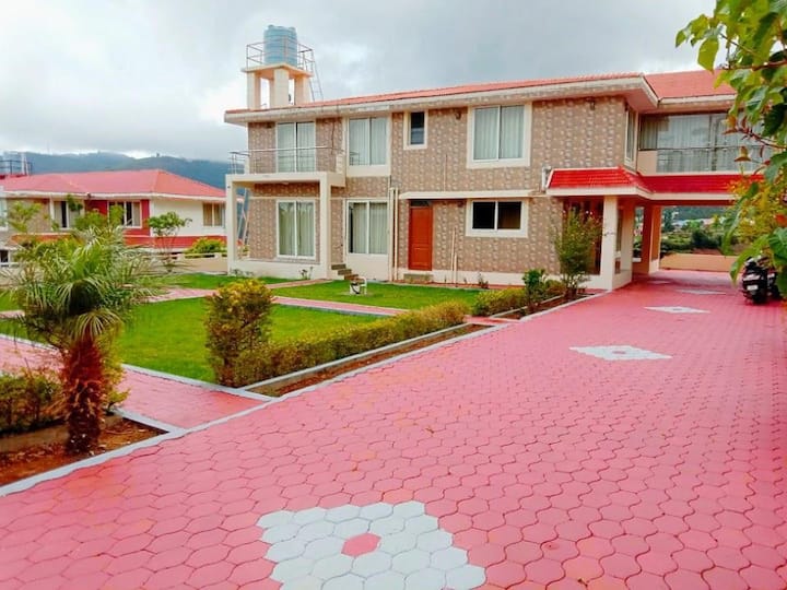 Breathtaking Valley View Mansion - Ooty