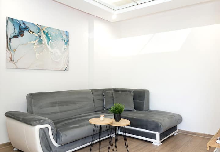 Bright 2-bedroom Apartment Near Varna City Center - 바르나