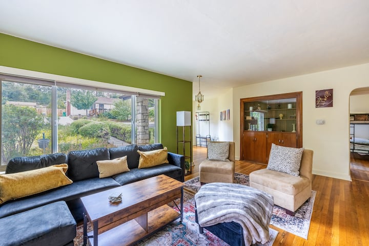 Cozy 2br Home Near Unr With Large Deck & Parking - Reno, NV