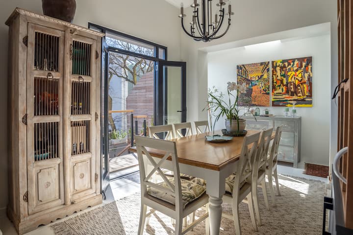 Family Home Sleeps 8 In Central Green Point - Camps Bay