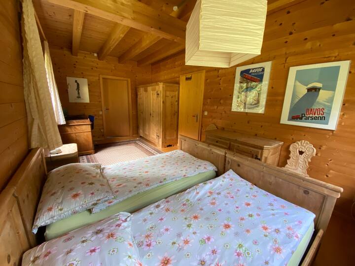 Schönes Arvenzimmer Am Waldrand - Klosters-Serneus