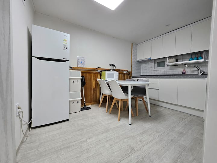 5 Min To Hongdae Station | Clean & Quiet - 신창면