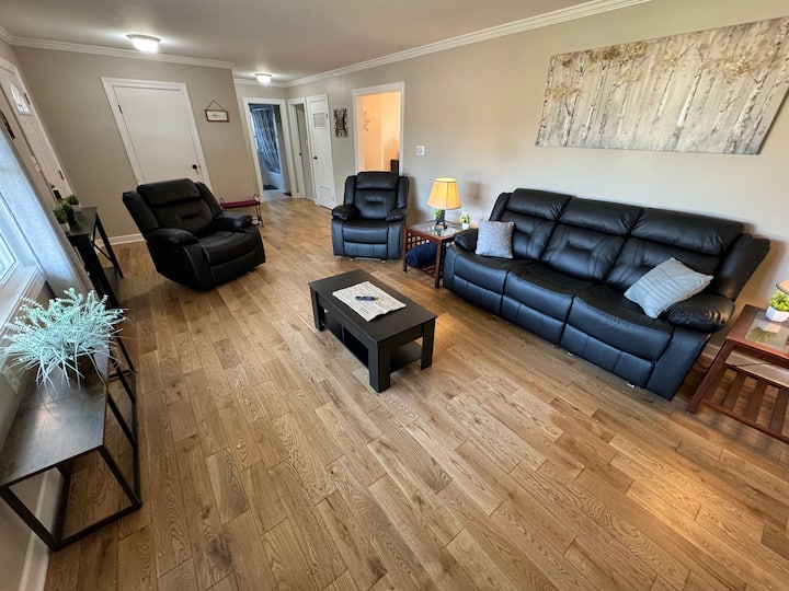 Modern 3br/2ba | King Beds, One-level - Lake County, IL