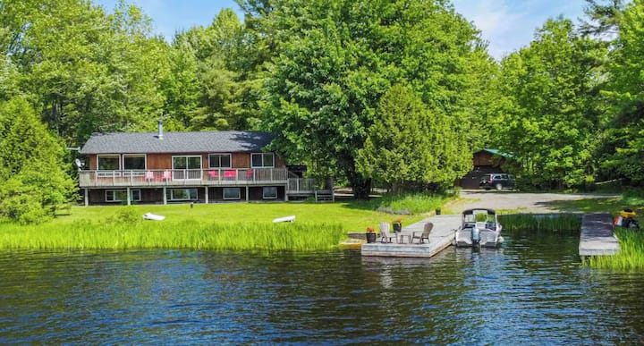 5 Bed 3 Bath Sun-filled Lakeside Muskoka Cottage - Muskoka District Municipality