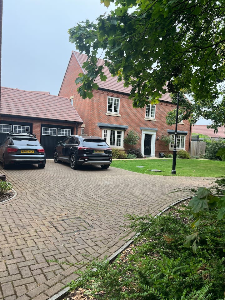 Spare Room With En Suite - St Neots