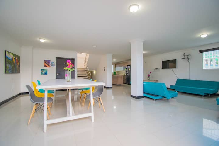 Casa Con Piscina Para Grupos - Santa Marta, Colombia