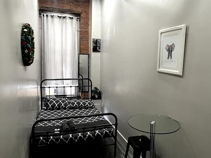 Exclusive Apartment 432 | Shared Bathroom - New York City