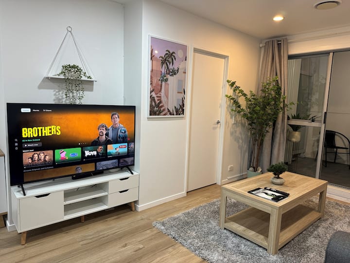 Stunning 3 Bd 2 Bth City Apt - Pool & Carpark - Auckland