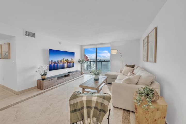 3 Bedroom Penthouse Direct Bay Views - 3 King Beds - Miami, FL