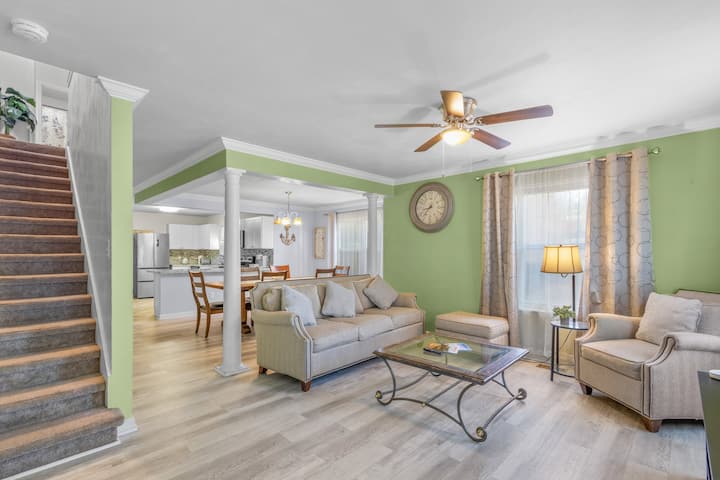Lovely Beach House -Ocean Duplex - Virginia Beach, VA