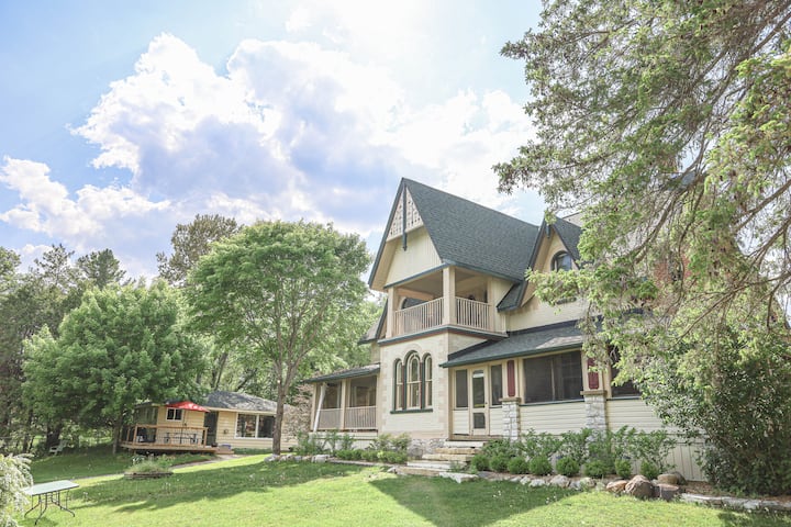 Saucy Willow Inn Retreat Centre - Kawartha Lakes