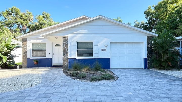 Vacation Home Downtown & Beach - Sarasota, FL