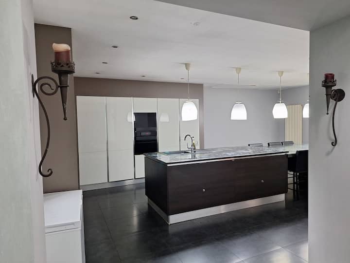 Chambre Meublée Dans Une Belle Maison De Maître - Charleroi