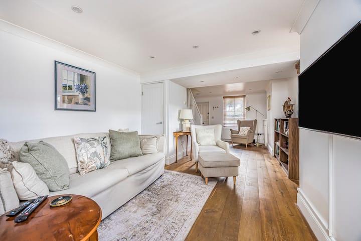 Charming Chichester Home W Garden | Pass The Keys - Chichester