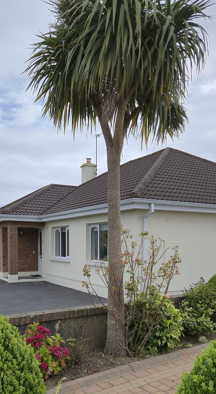 Loughrea Town Spacious Bungalow - Loughrea