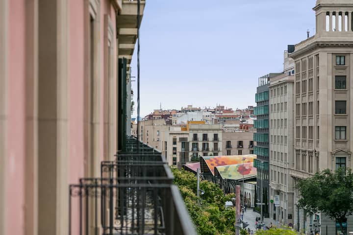 Frente A La Catedral. Ahora Somos Suenh Living. - Barcelona