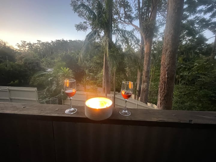 Gin's Rainforest Stay 
Games Room And Pet Friendly - Tamborine Mountain
