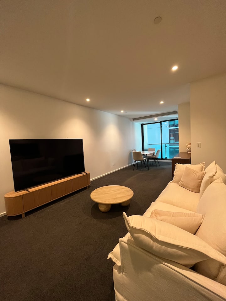 2br 2 Bath W/ Car Park, Pool For Up To 6 People - Melbourne