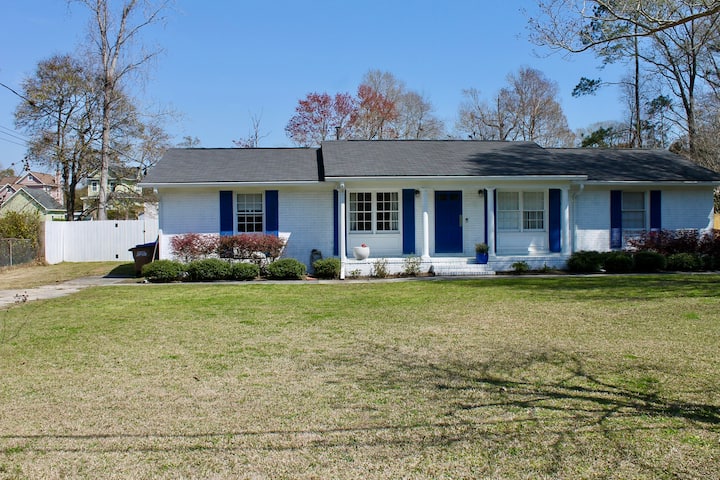 Beautiful Beach Town Bungalow - Charleston