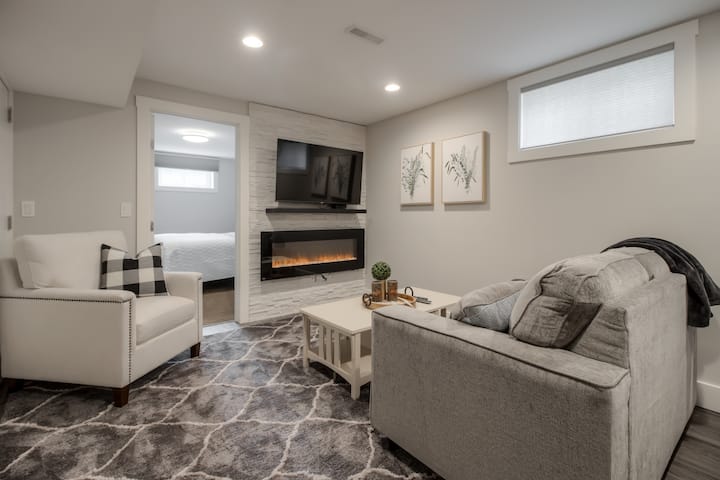 Southside 2 Bed, 2 Bath Beauty - Lethbridge