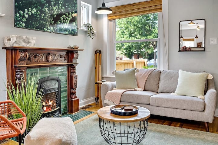 Updated Home W/ Premium Bedding In Prime Location - Denver, CO