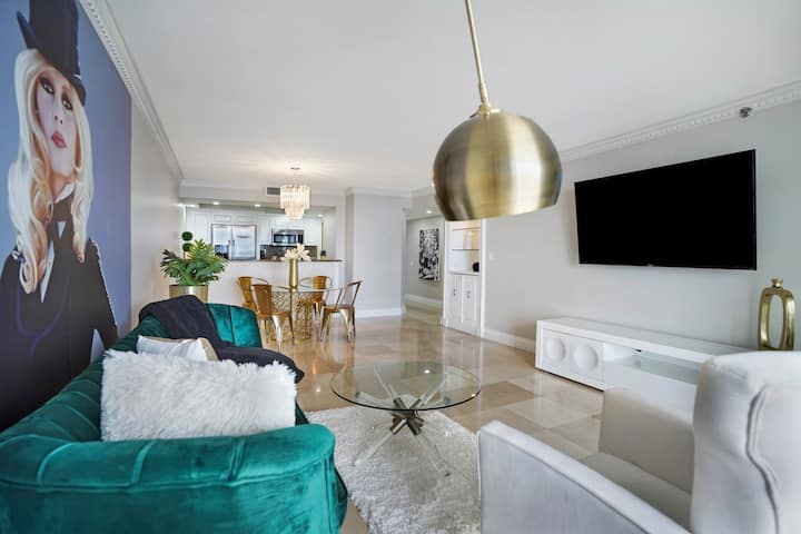 Sunkissed On The Bay -