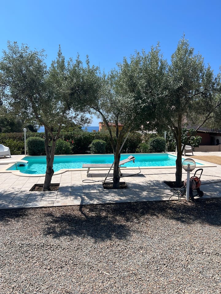 Villa Con Piscina - Quartu Sant'Elena