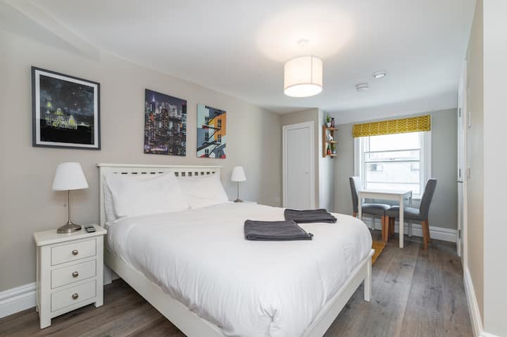 Stylish Ensuite Bedroom In Dublin 2 - ダブリン