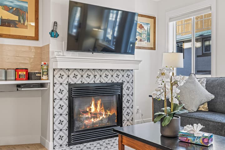 Banff Boundary Lodge With Ac/hot Tub/mountain View - Alberta