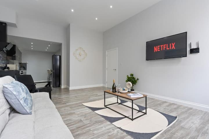 Harwich Stay, Modern 1-bed, Near Beach - Felixstowe
